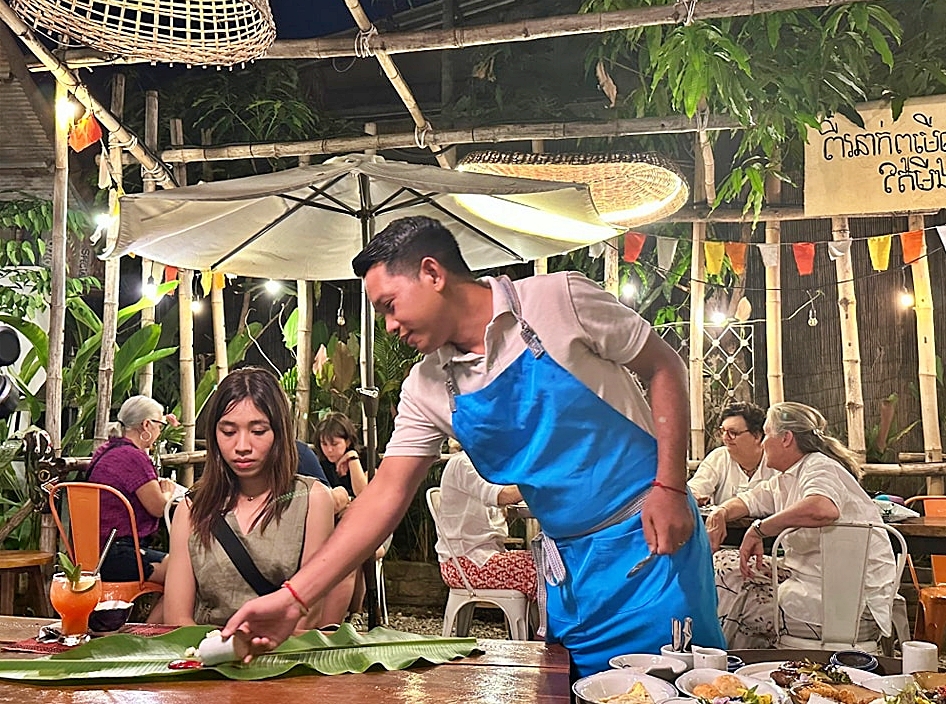 Pinak Pou Restaurant - Cambodian Travel Partner