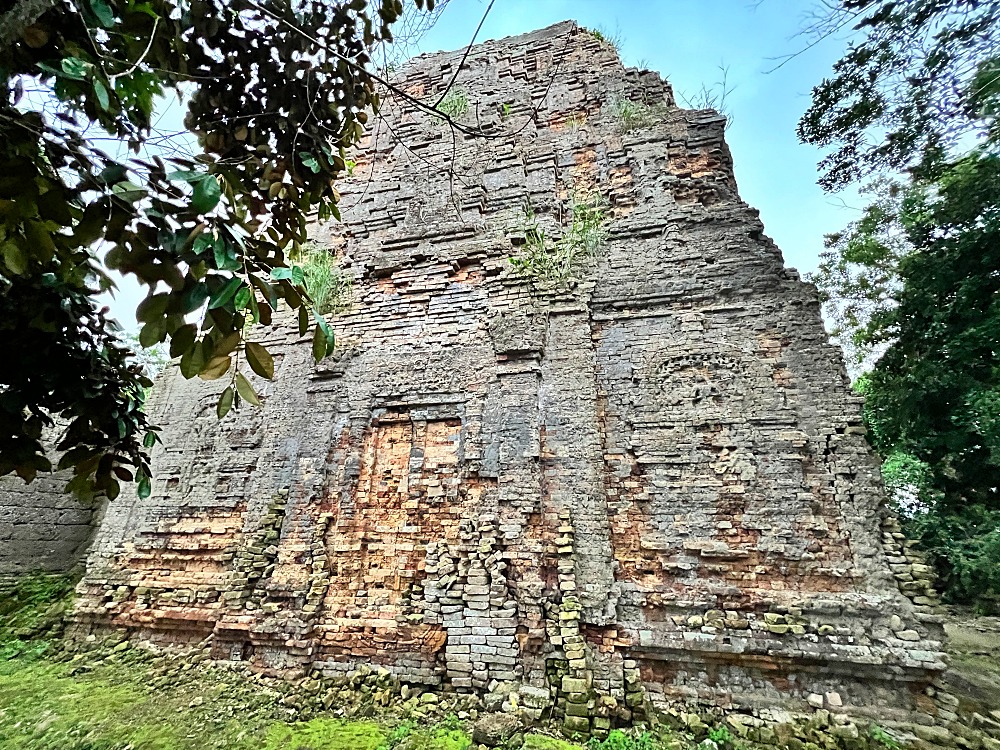 Phnom Bayang Temple - Cambodian Travel Partner